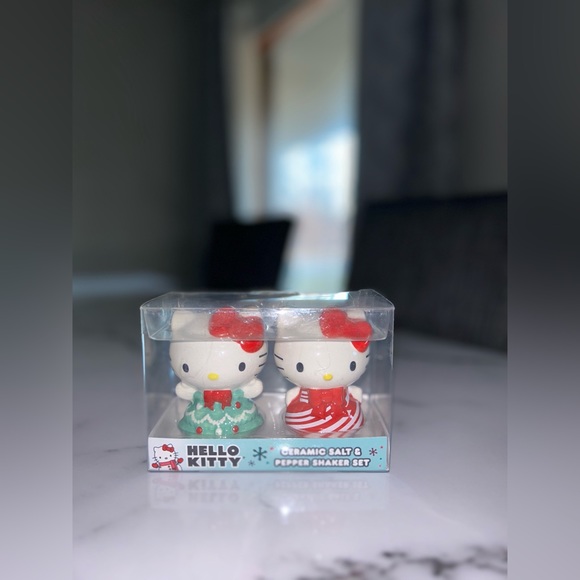 Hello Kitty | Kitchen | Hello Kitty Salt And Pepper Shaker Set | Poshmark